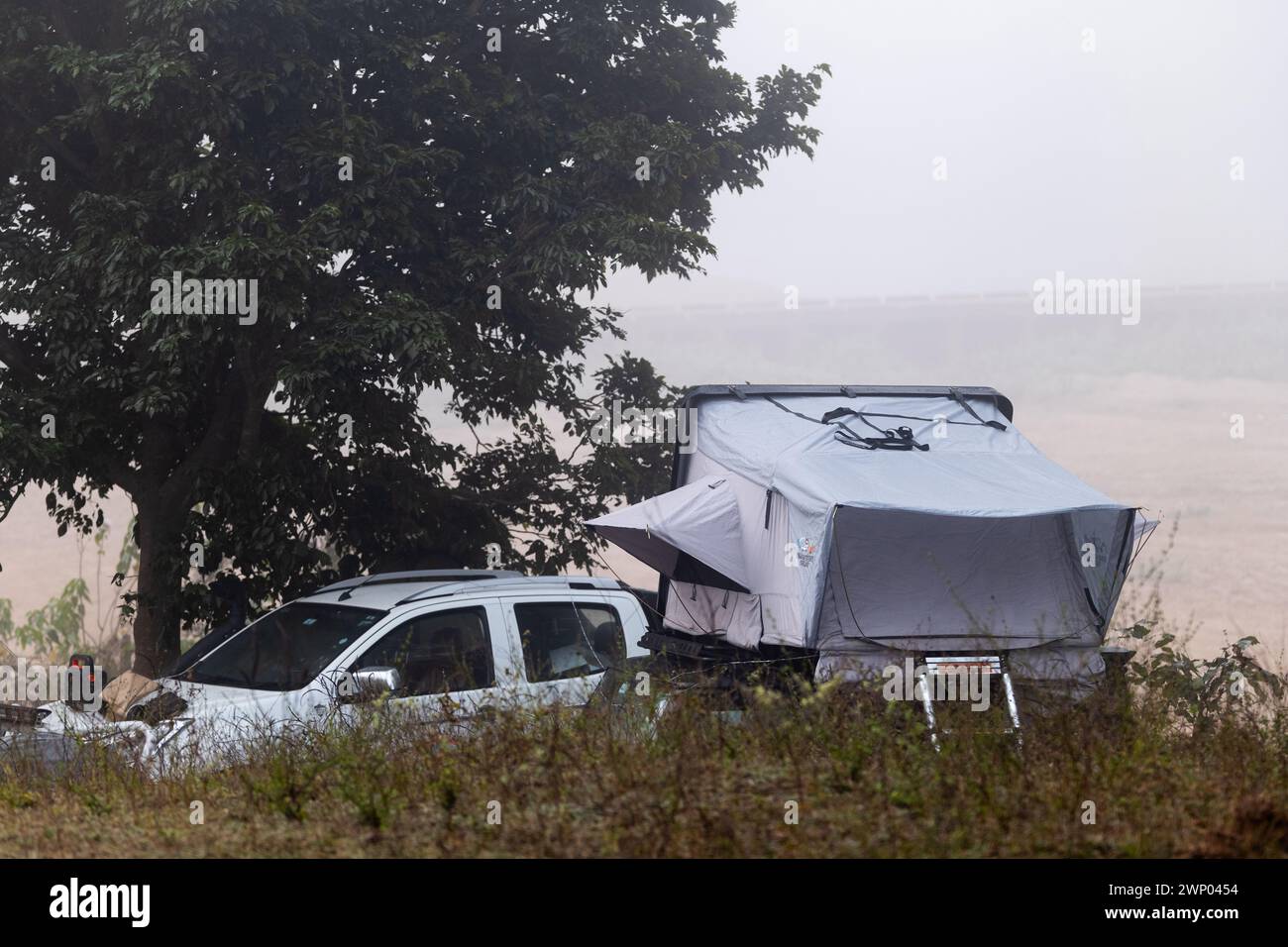A group of people camping in Madhya Pradesh, India Stock Photo - Alamy