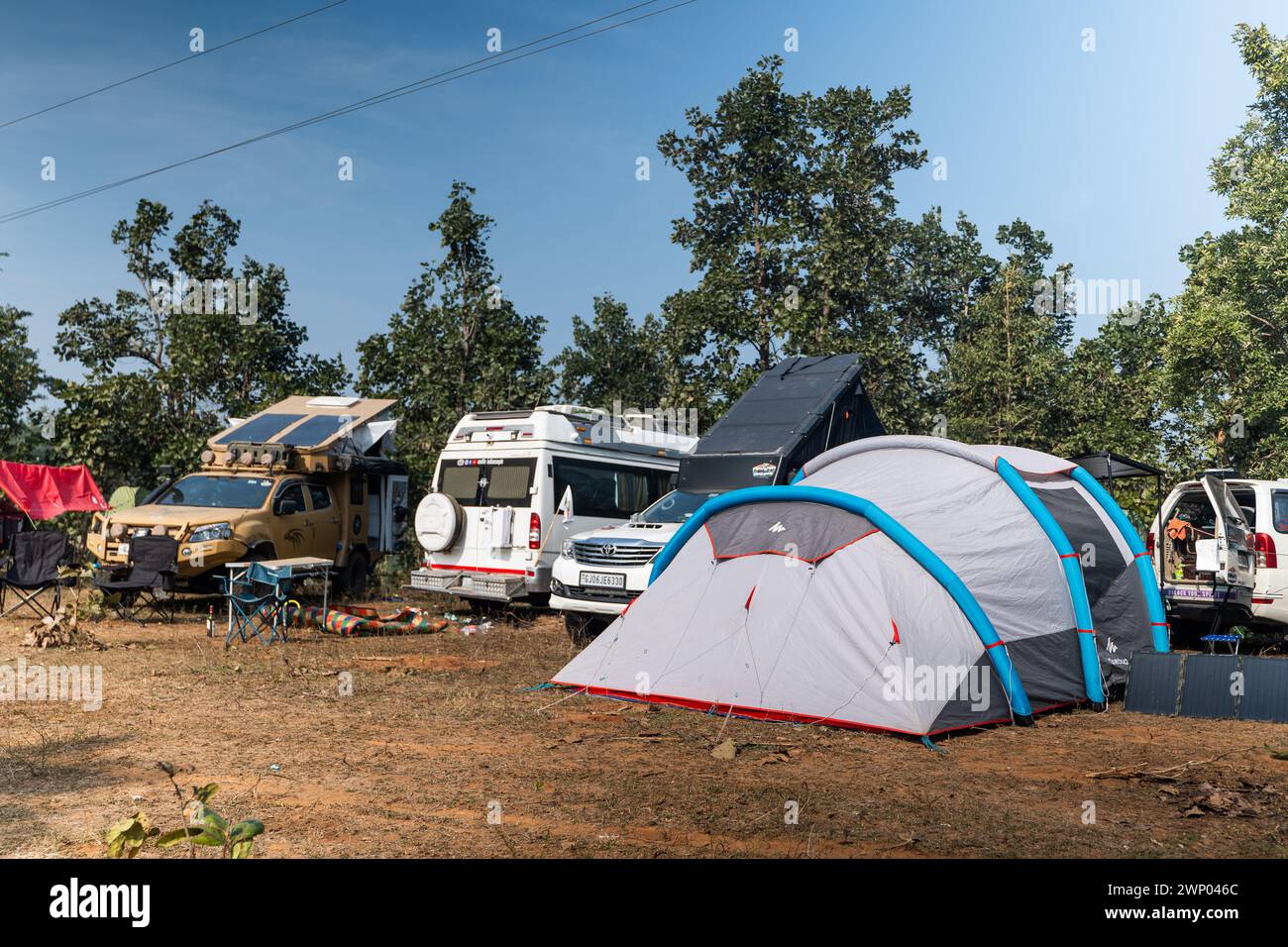 A group of people camping in Madhya Pradesh, India Stock Photo - Alamy