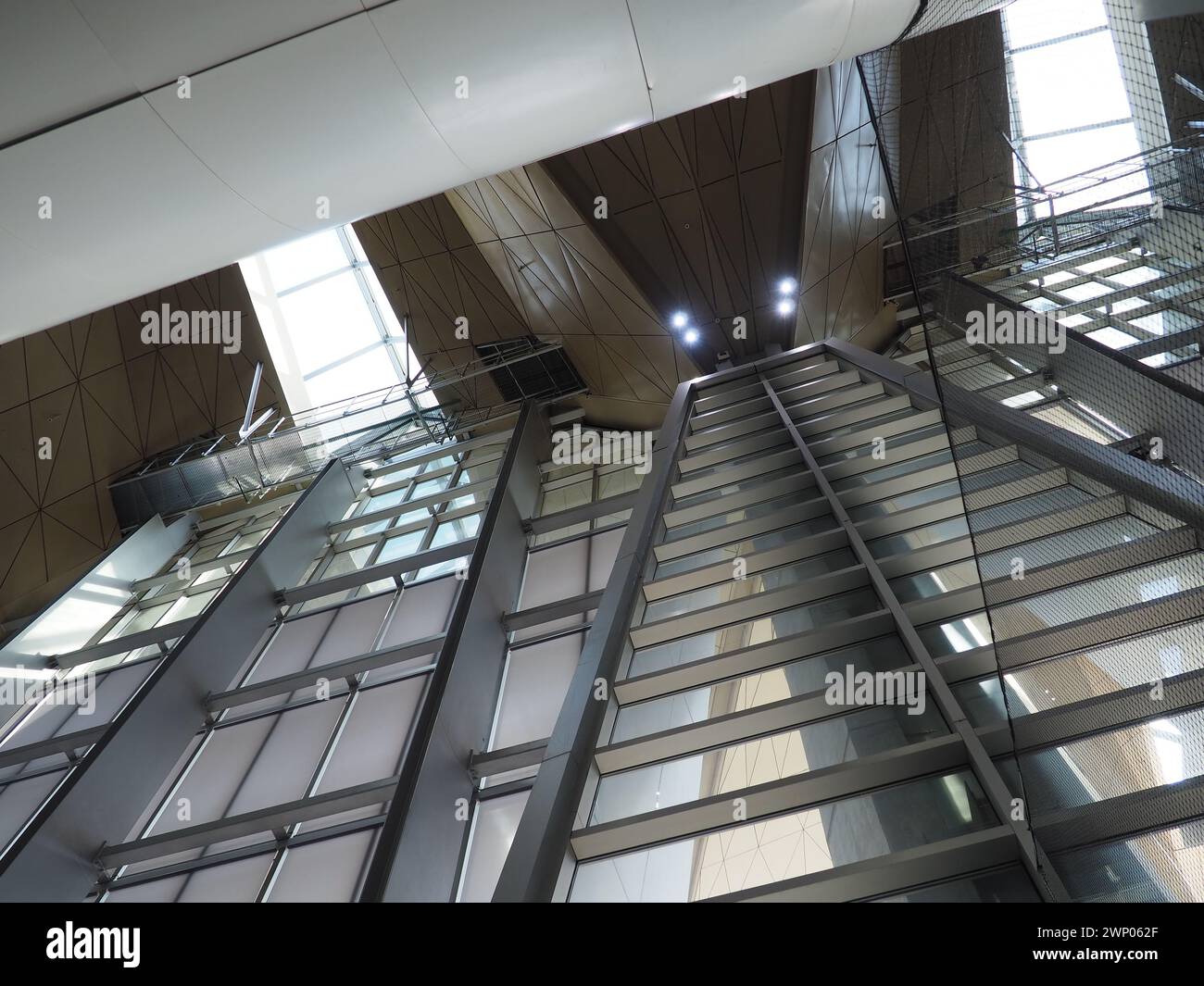 Glassing the walls. High ceiling. The interior is glazed. Big windows ...