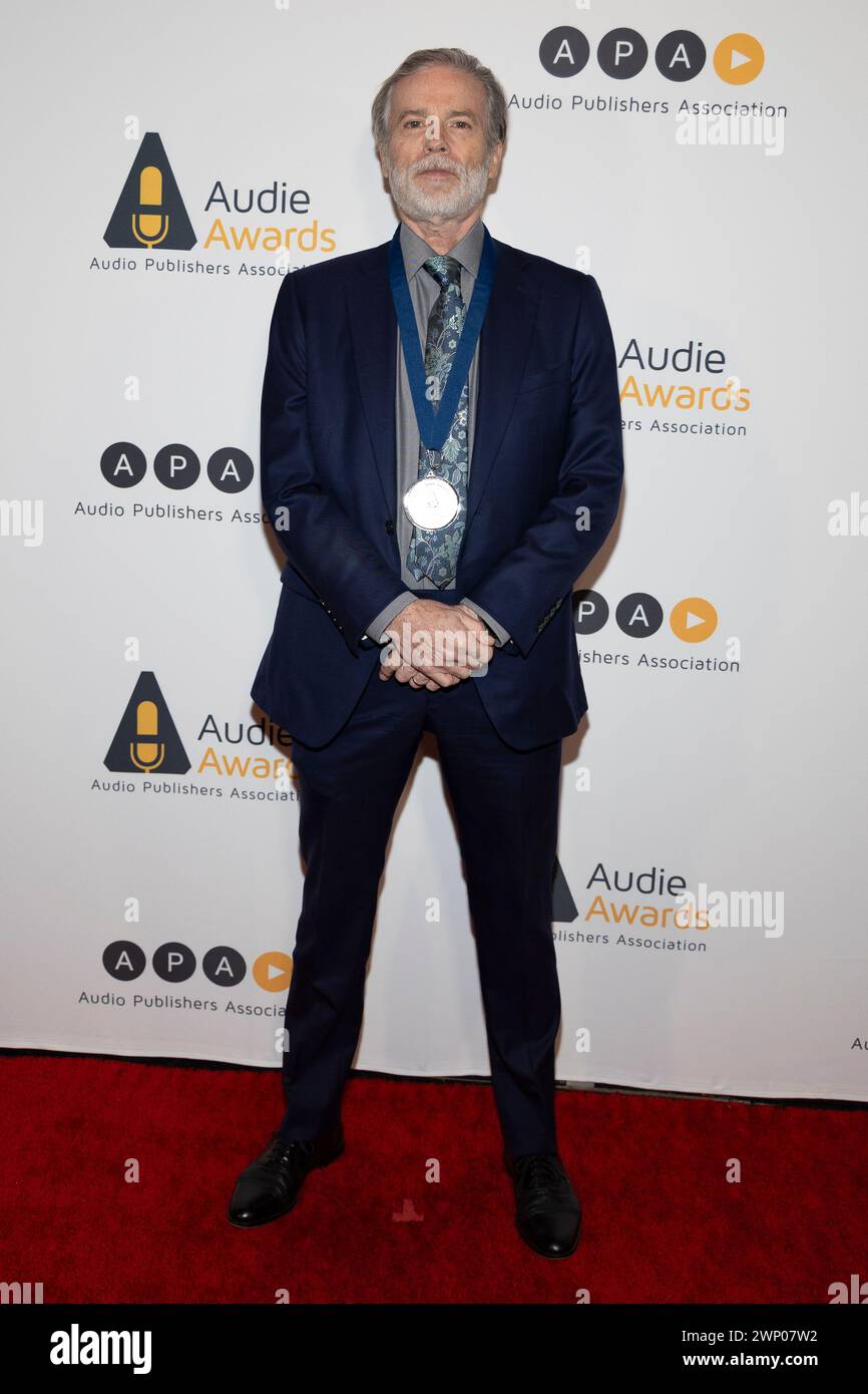 Los Angeles, USA. 04th Mar, 2024. Simon Vance attends the arrivals of ...