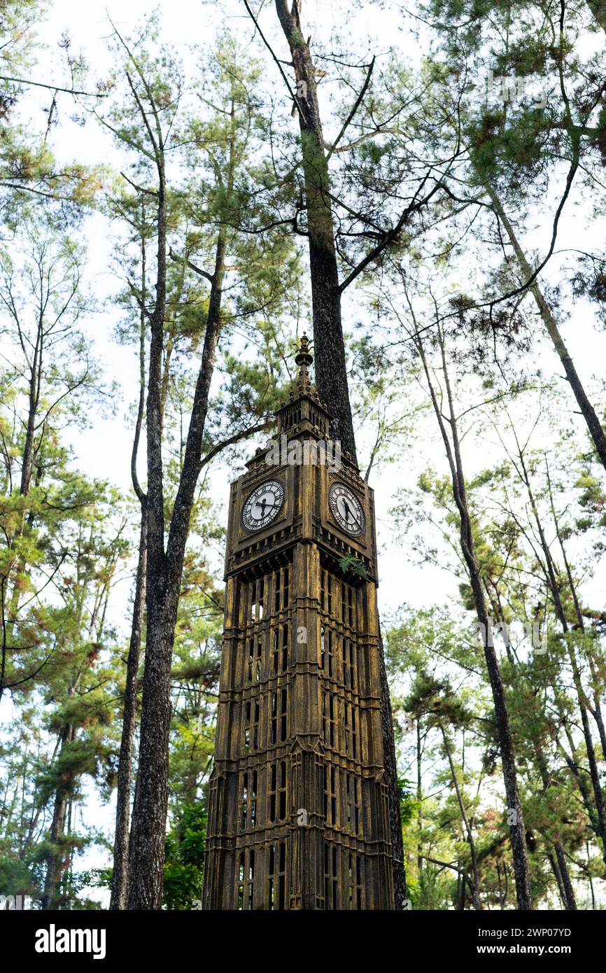 Ancient monument replica hi-res stock photography and images - Alamy