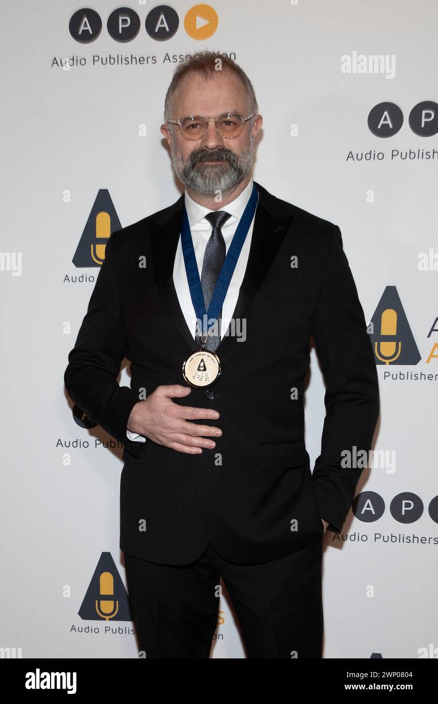 Los Angeles, USA. 04th Mar, 2024. Neil Hellegers attends the arrivals ...