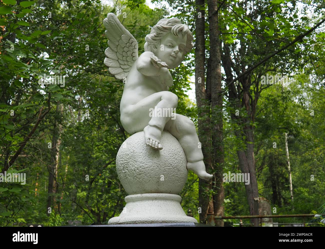 Plaster angel hi-res stock photography and images - Alamy