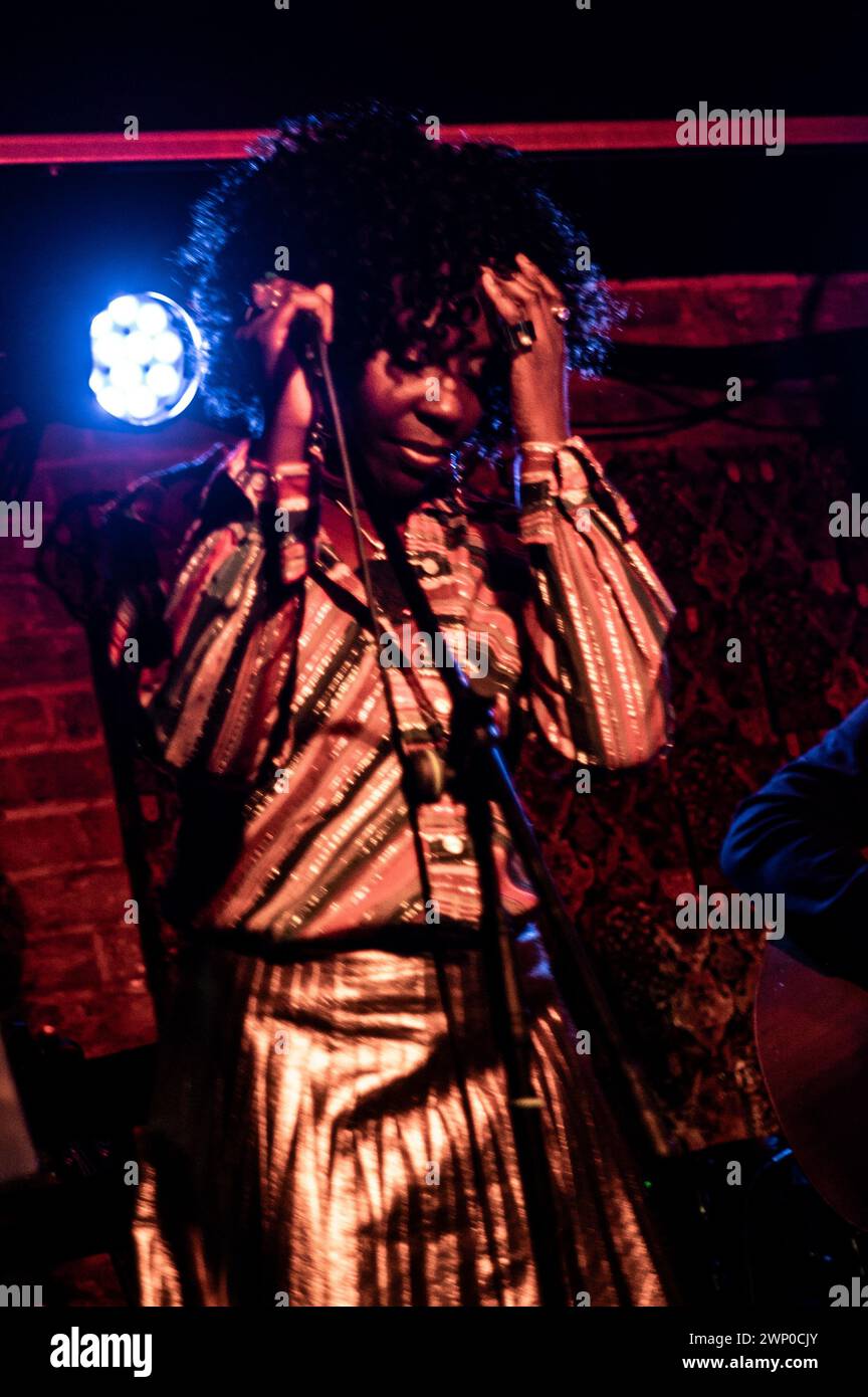 Melissa james live at troubadour hi-res stock photography and images ...