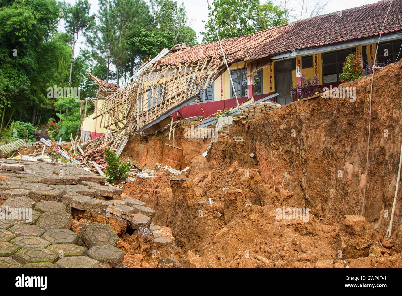 Bandung, West Java, Indonesia. 5th Mar, 2024. The ruins of school ...