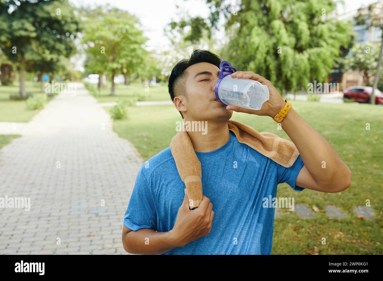 Sweaty runner drinking hi-res stock photography and images - Alamy