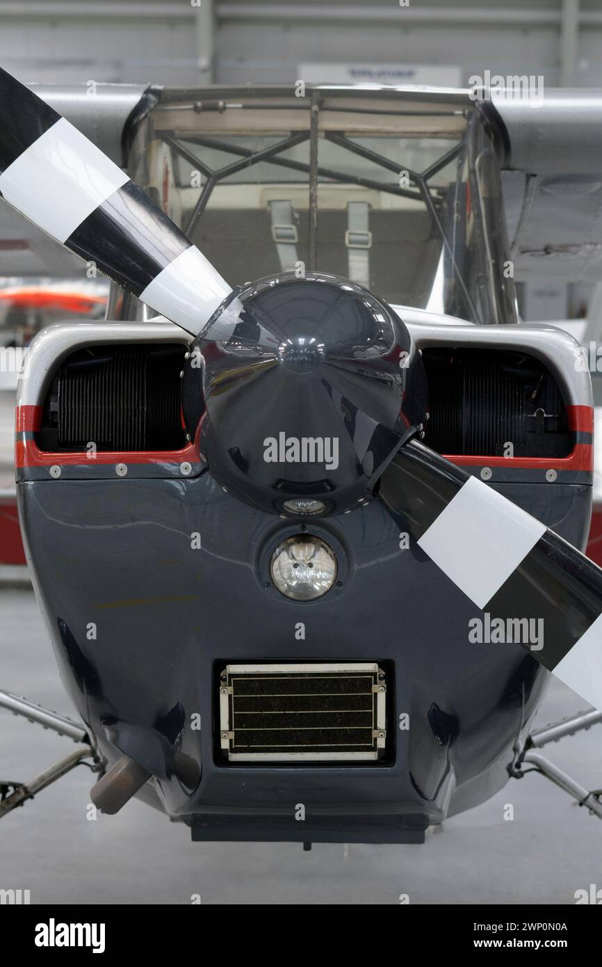 Airplane air screws hi-res stock photography and images - Alamy