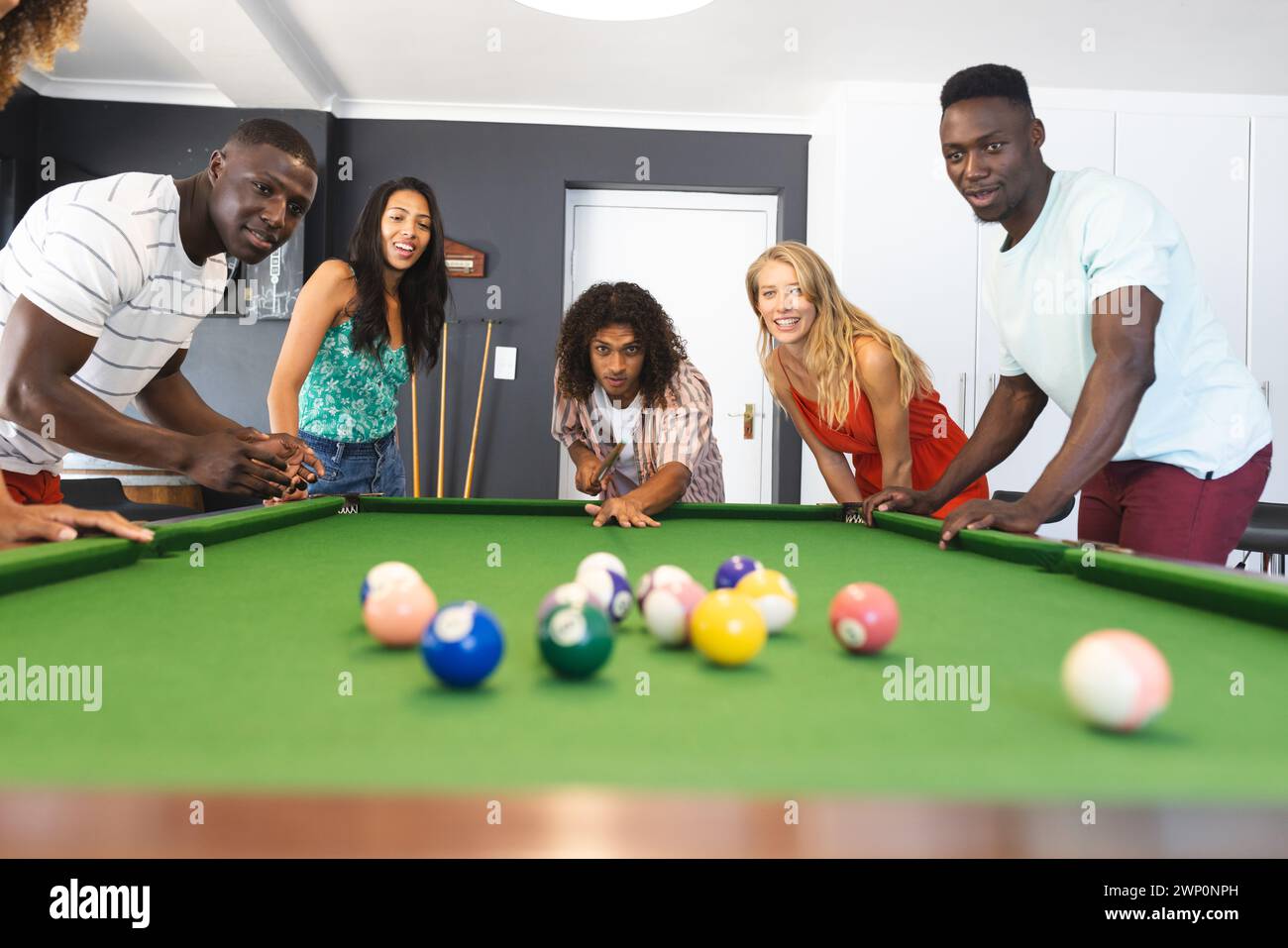 Diverse and inclusive friendship hi-res stock photography and images ...