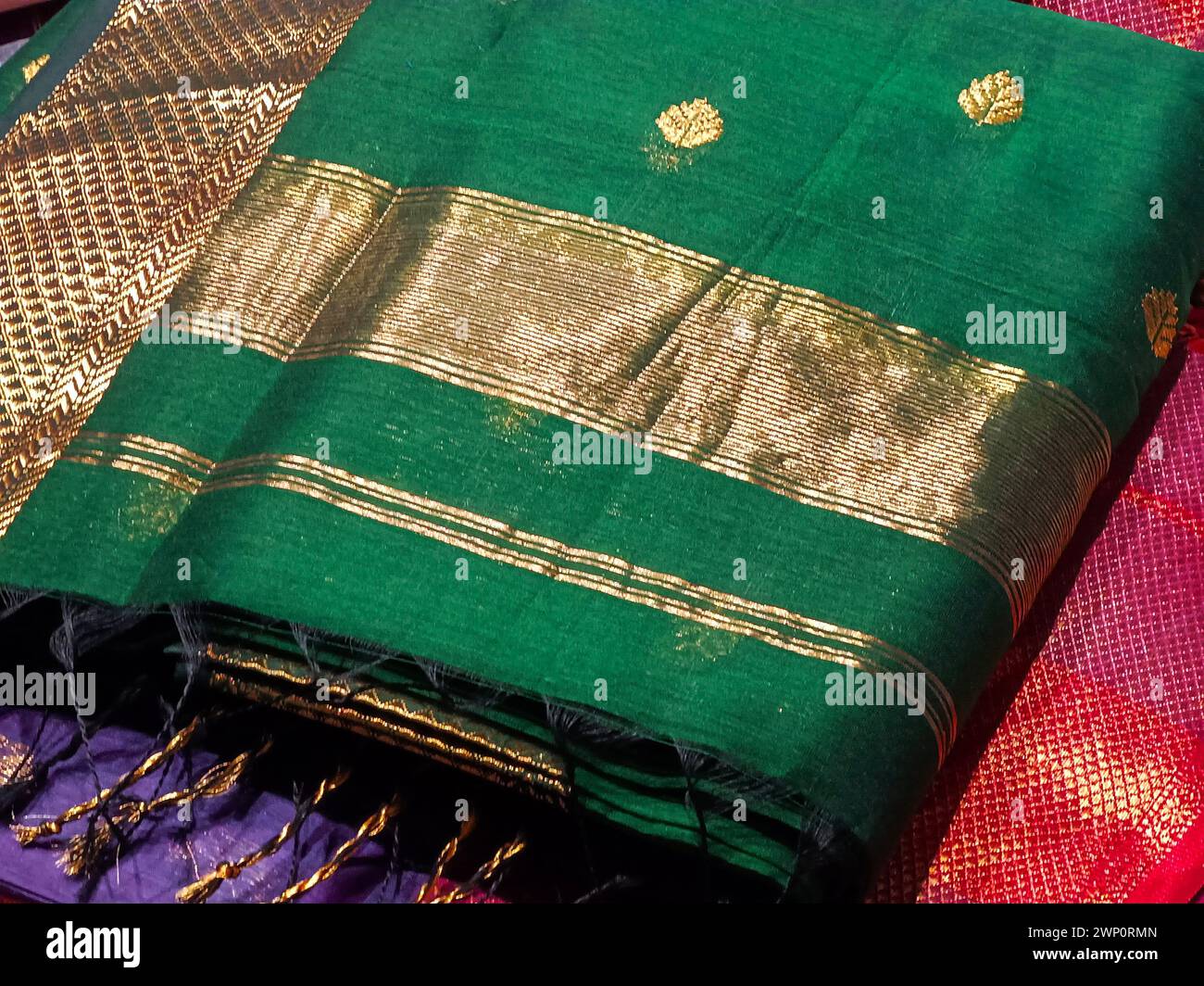 Maheshwari weaving hi-res stock photography and images - Alamy