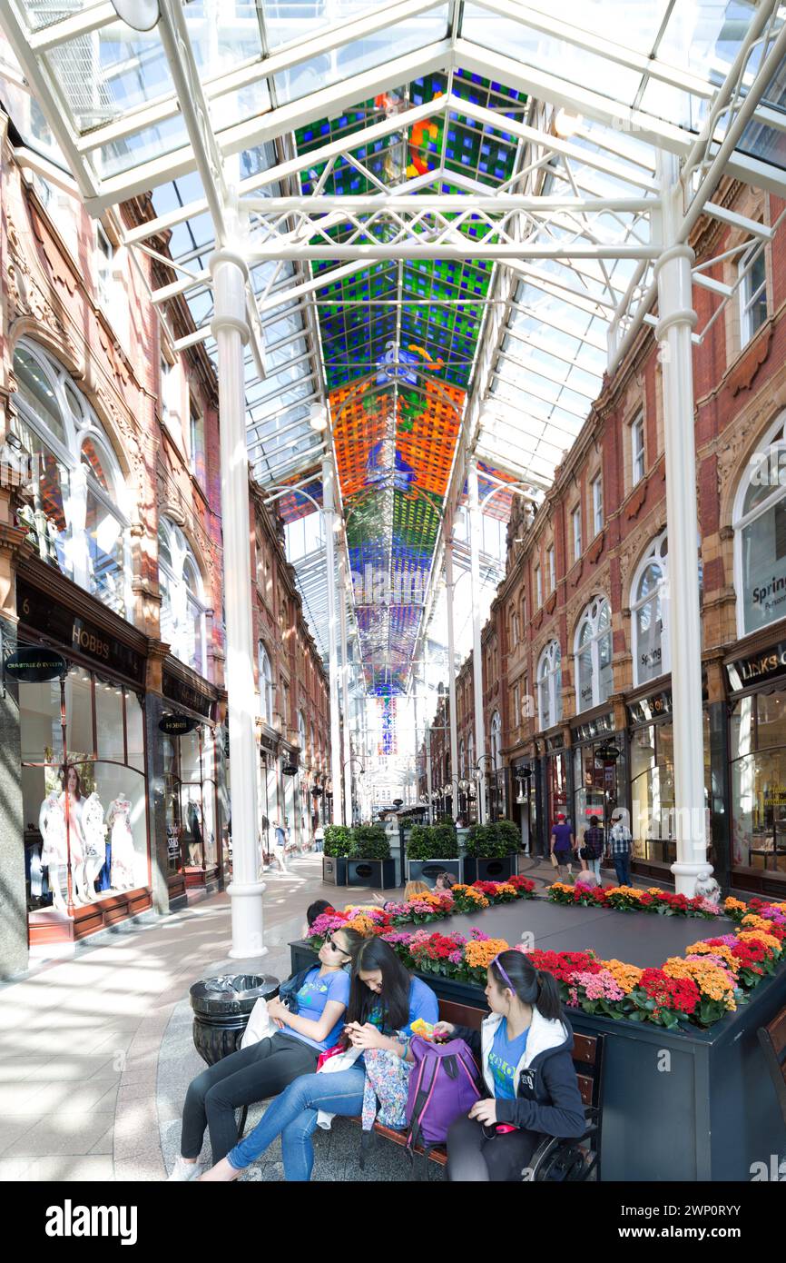 Arcade view hi-res stock photography and images - Alamy