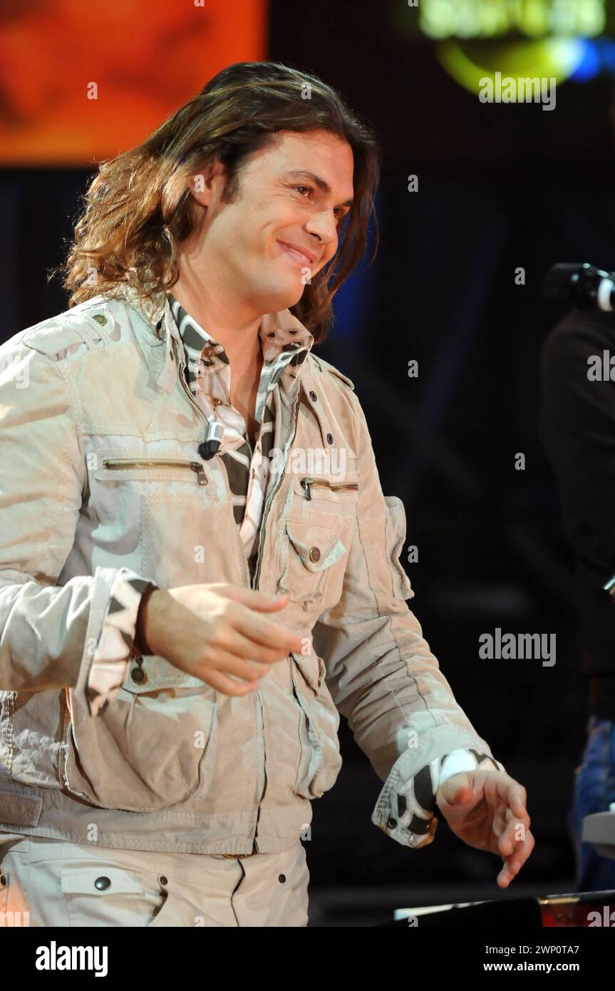 Gianluca grignani immagini 2008 hi-res stock photography and images - Alamy