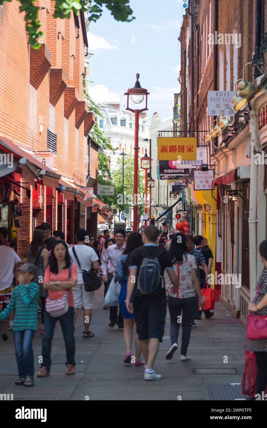 Busy alleyways hi-res stock photography and images - Alamy