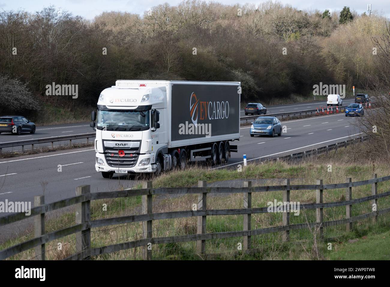Articulated lorry on m40 motorway hi-res stock photography and images ...