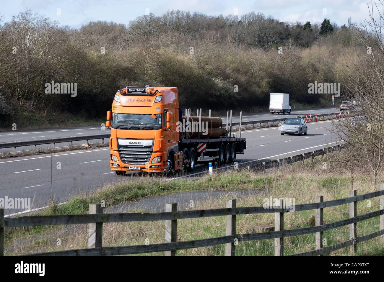 Lorry road haulage hi-res stock photography and images - Alamy