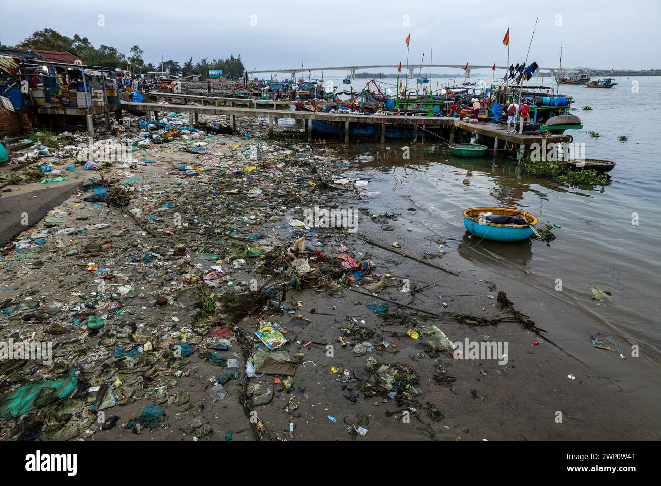 Ocean plastic pollution boat hi-res stock photography and images - Alamy