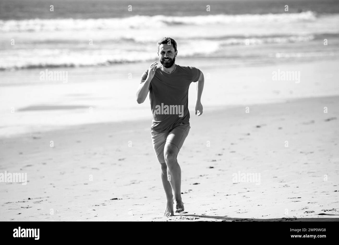 Male runner athlete run on sandy beach. Man running Stock Photo - Alamy