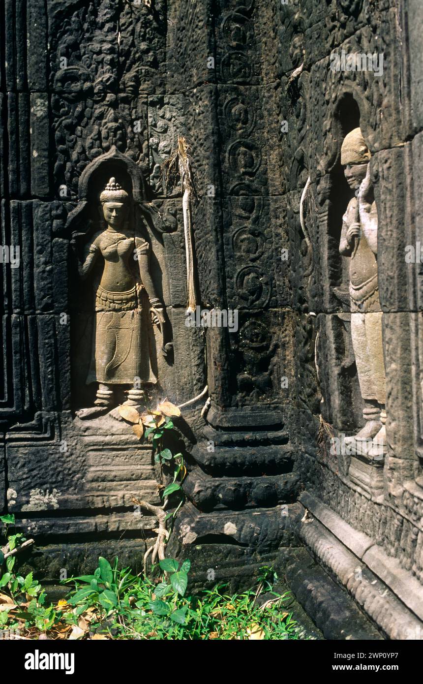 Statues of apsaras carved in wall of courtyard, Ta Som temple, Angkor ...