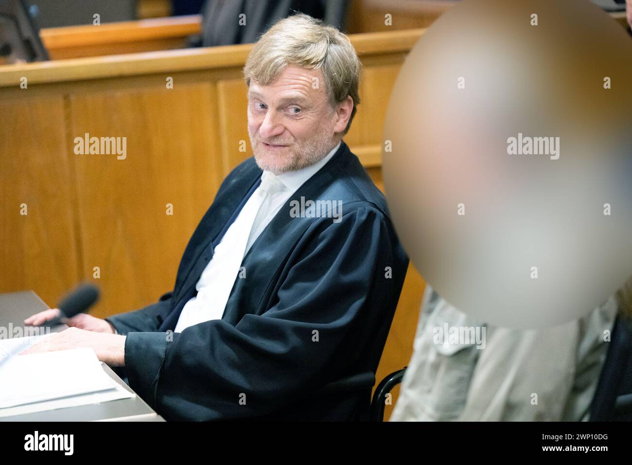 Oldenburg, Germany. 05th Mar, 2024. The defendant sits with his lawyer ...