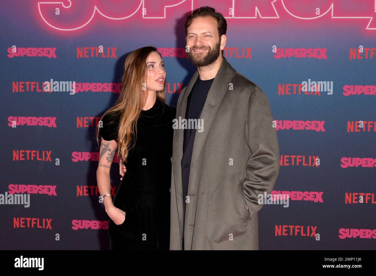 Alessandro Borghi mit Partnerin Irene Forti bei der Premiere des ...