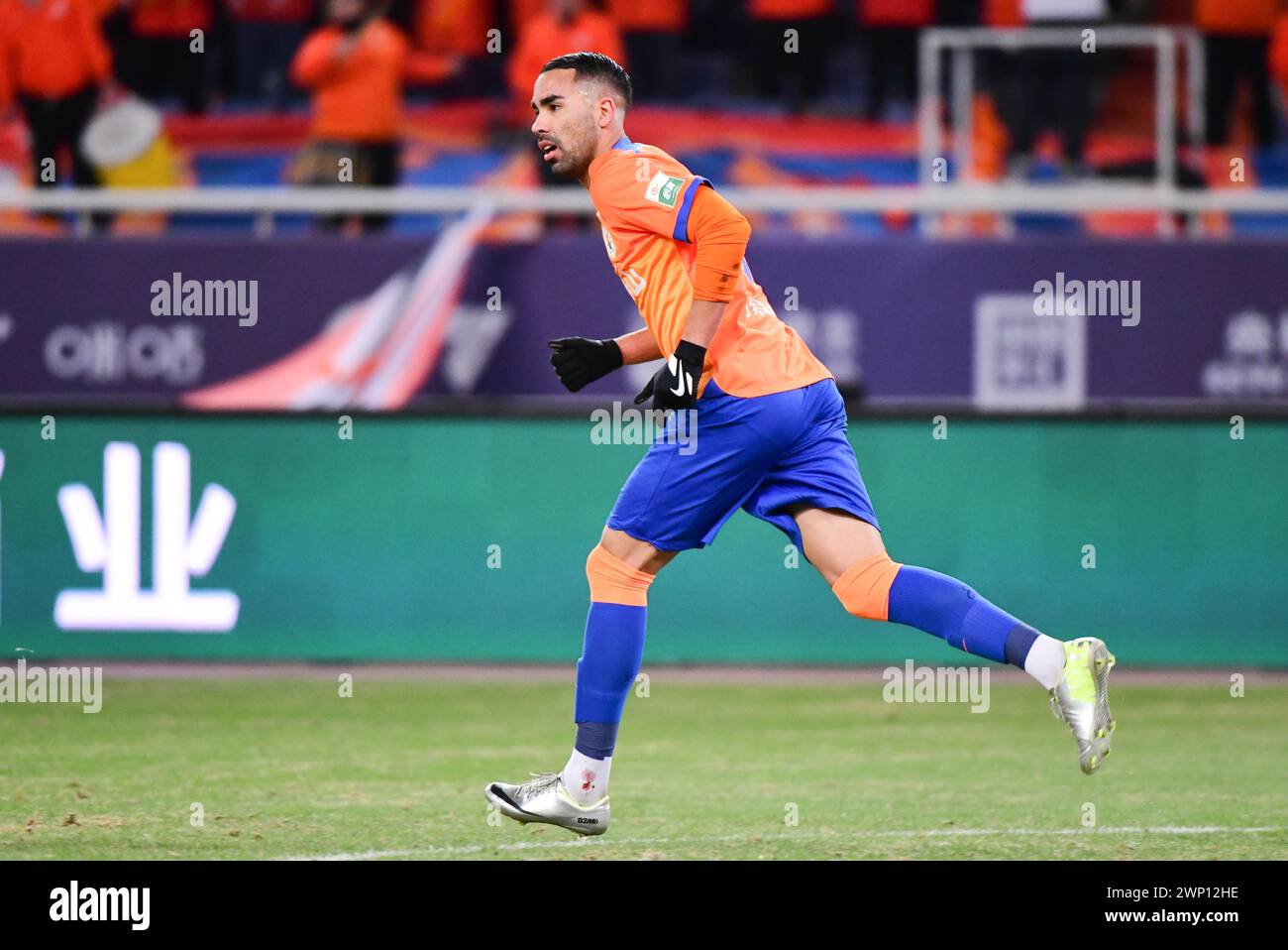 Shandong Taishan Football Club defeated Changchun Yatai Football Club ...