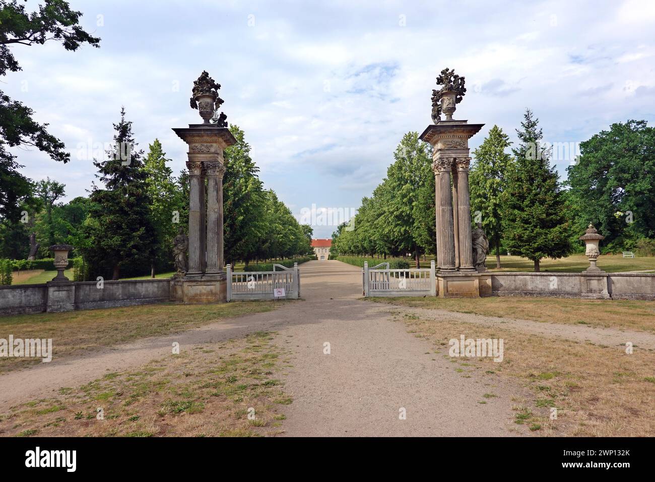 Eingang zum Schlosspark von Schloss Rheinsberg, Brandenburg ...