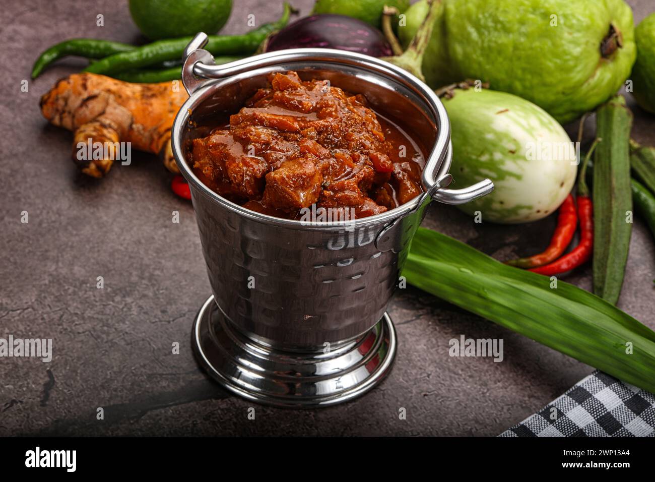 Indian traditional cuisine - spicy chicken vindaloo Stock Photo - Alamy
