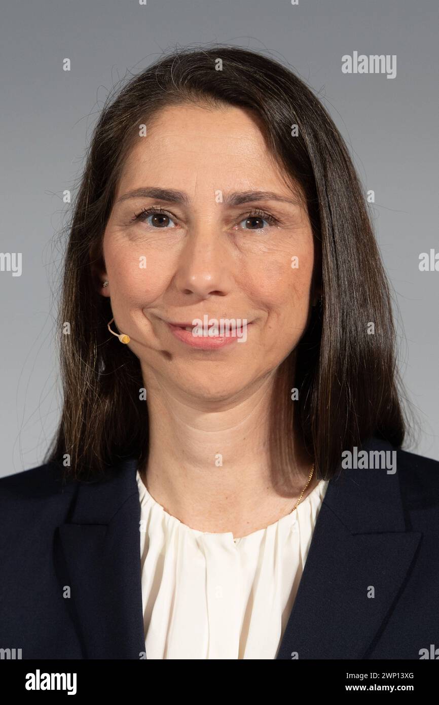 Jutta A. DOENGES, Dönges, Vorstandsmitglied, Finanzvorstand, Chief ...