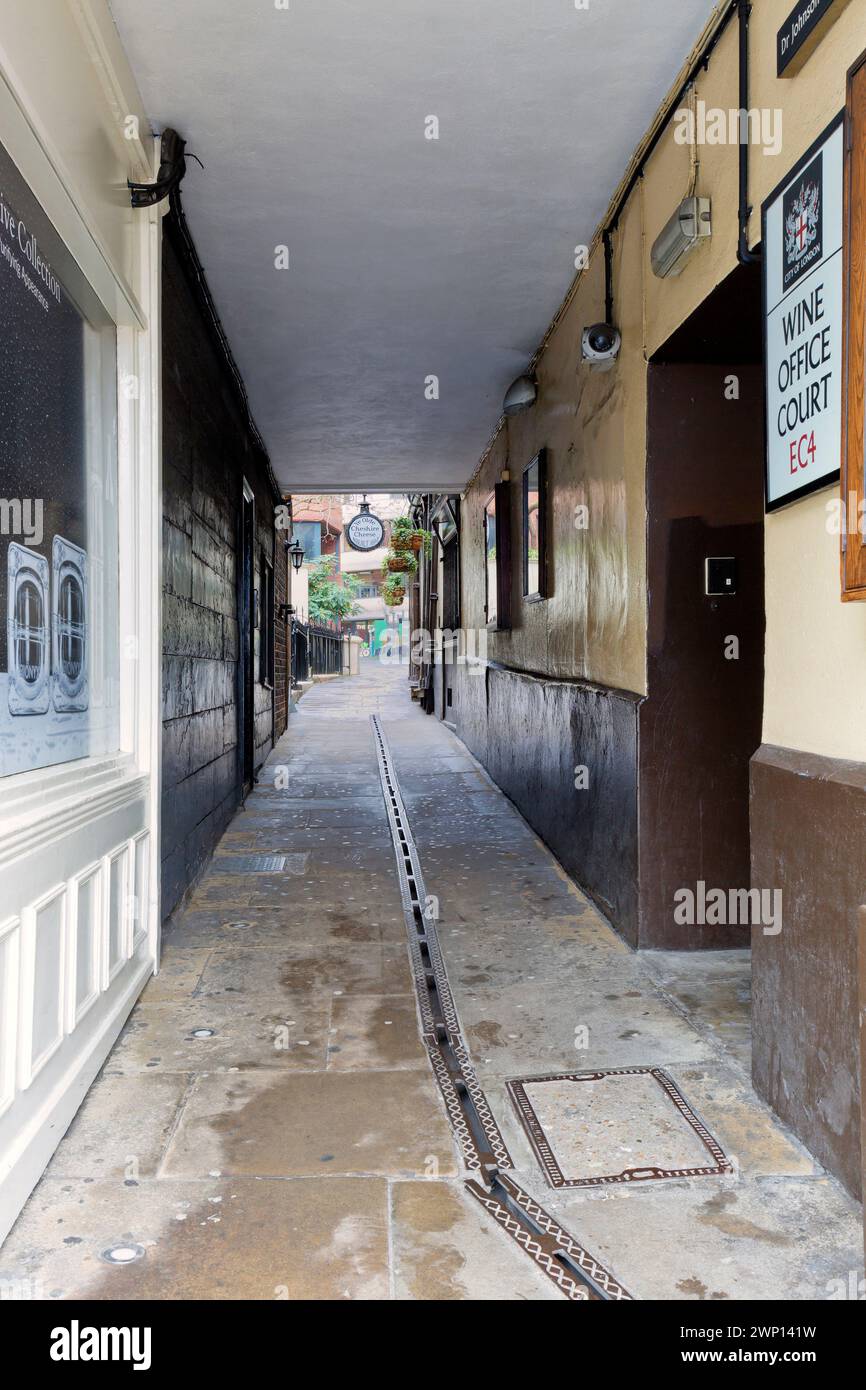 wine office court old allway courtyard in fleet street london england ...