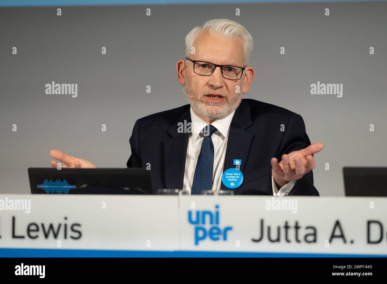 Michael LEWIS, Vorstandsvorsitzender, Chief Executive Officer CEO ...