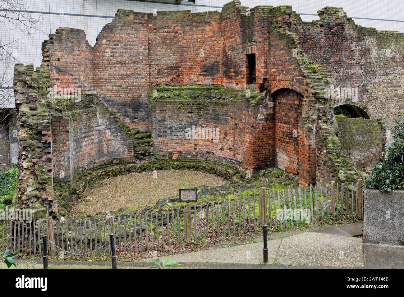 old roman wall off london wall in city of london England Stock Photo ...