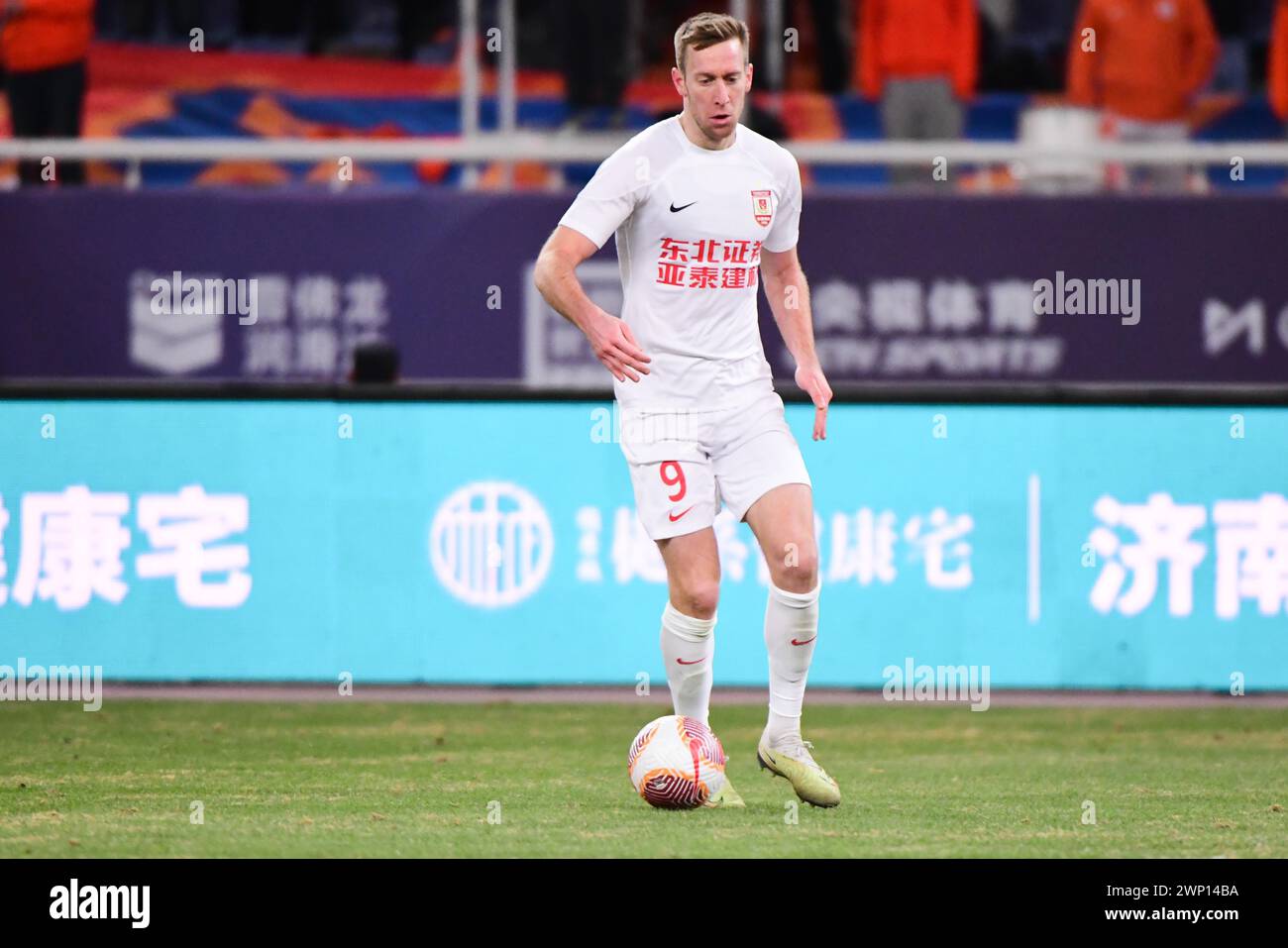 Shandong Taishan Football Club defeated Changchun Yatai Football Club ...