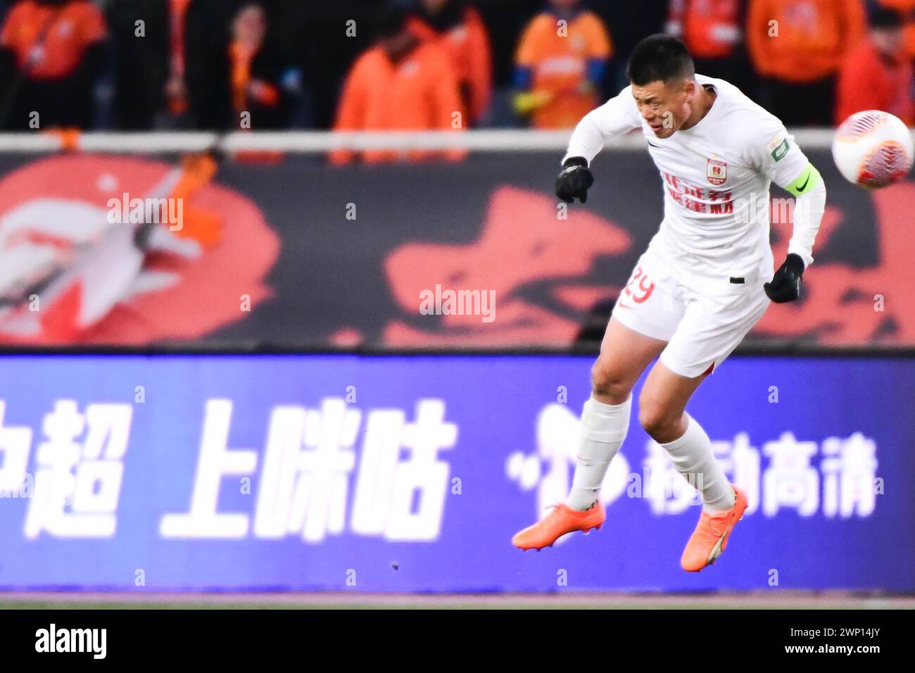 Shandong Taishan Football Club defeated Changchun Yatai Football Club ...