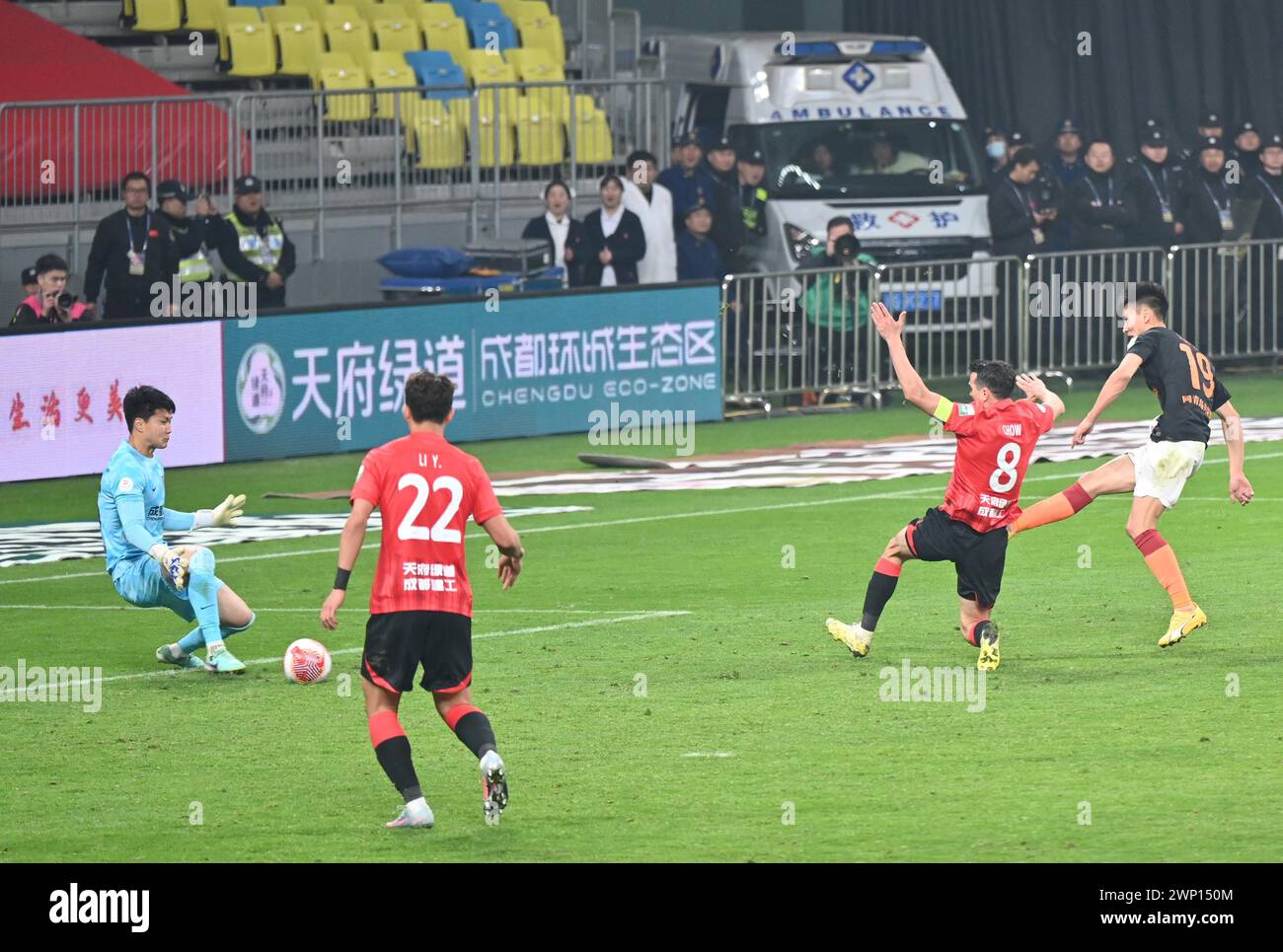 Chengdu Rongcheng Football Club defeated Qingdao Hainiu Football Club ...