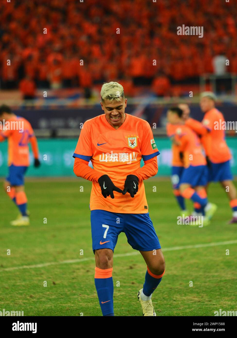 Shandong Taishan Football Club defeated Changchun Yatai Football Club ...