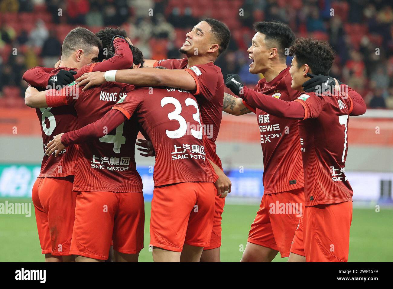 Shanghai Port Football Club defeated Wuhan Three Towns Football Club ...