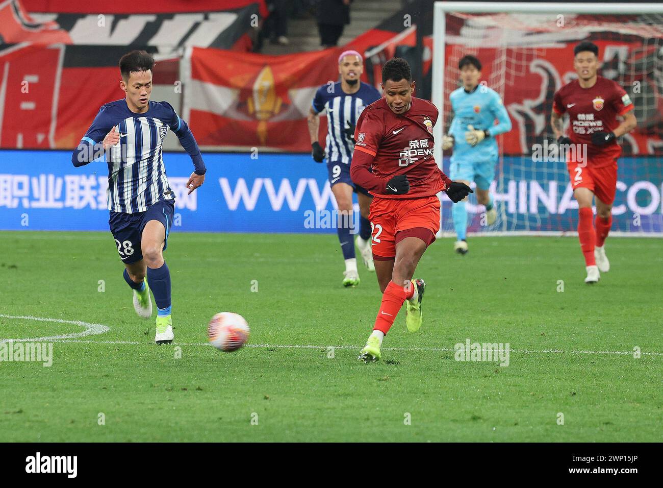 Shanghai Port Football Club defeated Wuhan Three Towns Football Club ...