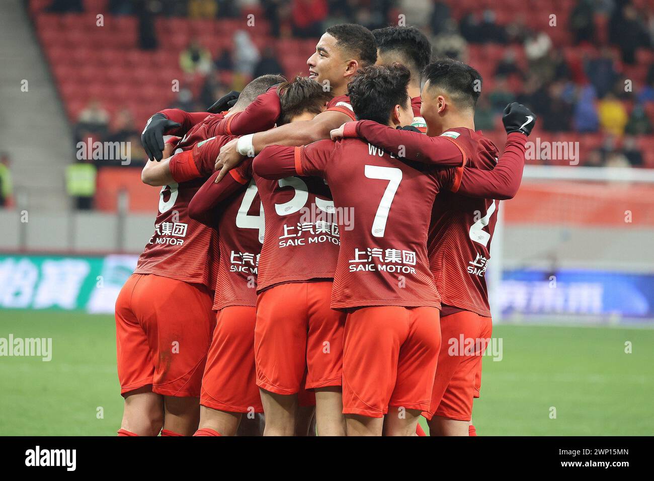 Shanghai Port Football Club defeated Wuhan Three Towns Football Club ...