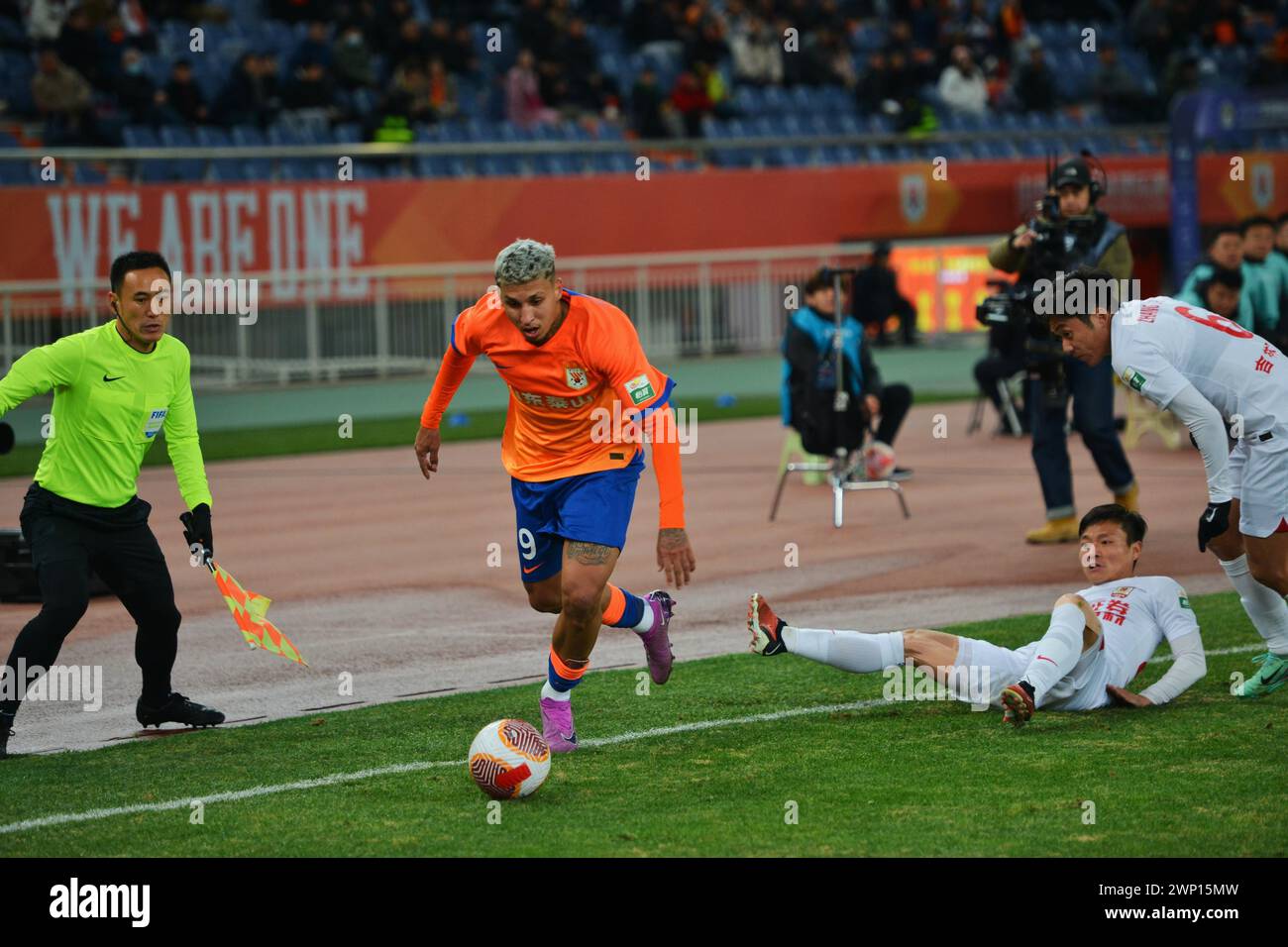 Shandong Taishan Football Club defeated Changchun Yatai Football Club ...