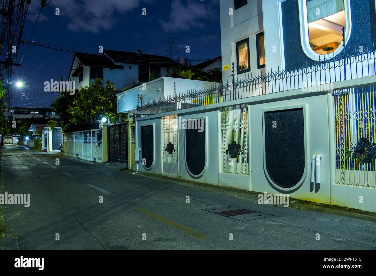 empty street at night in the city Stock Photo - Alamy