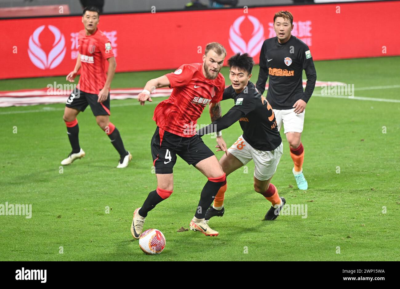Chengdu Rongcheng Football Club defeated Qingdao Hainiu Football Club ...