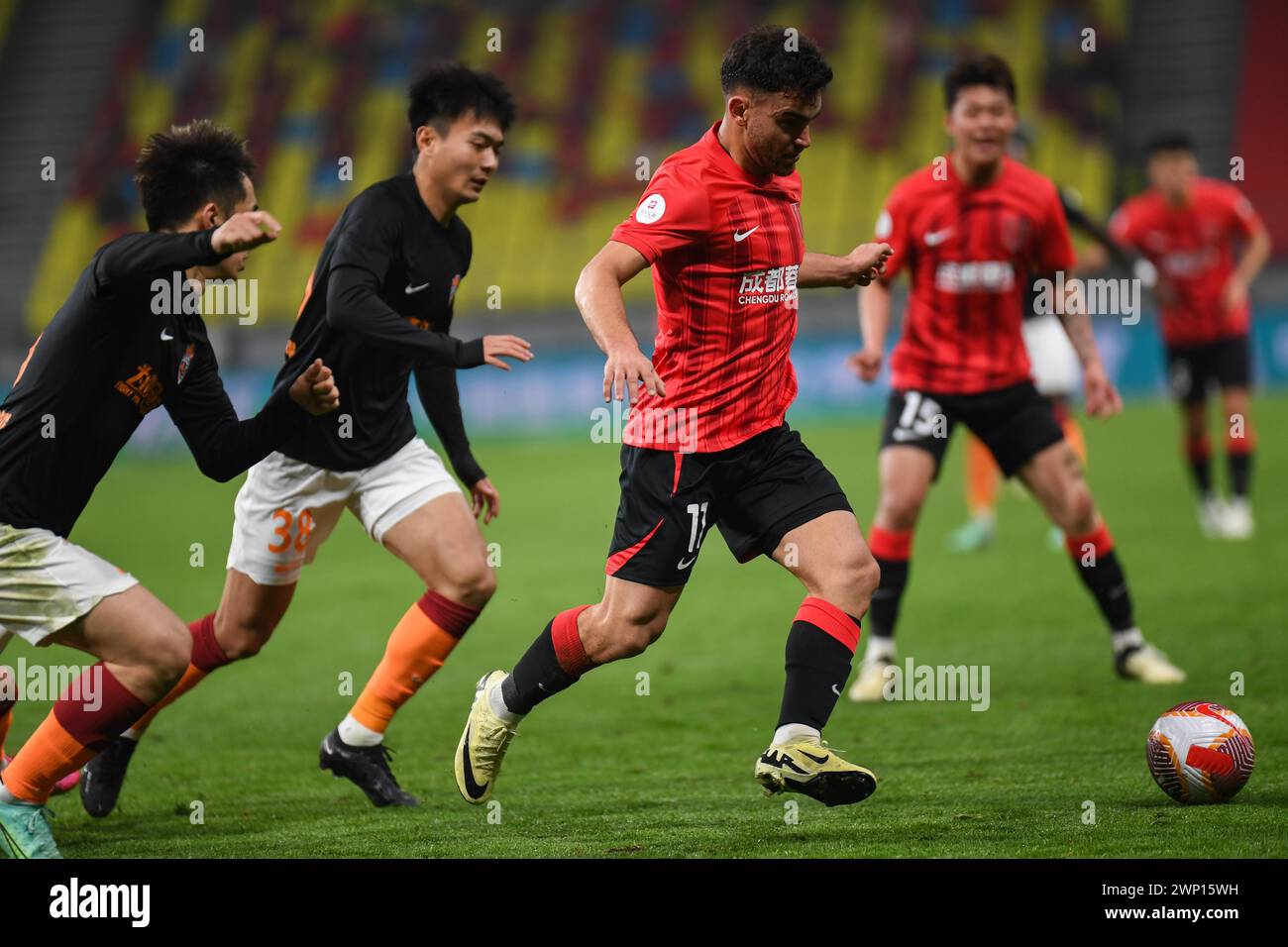 Chengdu Rongcheng Football Club defeated Qingdao Hainiu Football Club ...