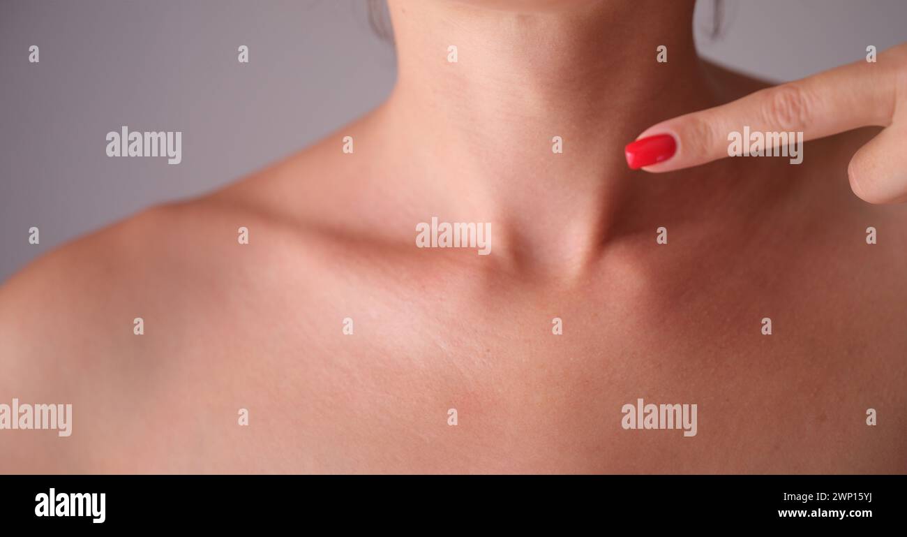 Woman manually checks thyroid gland in neck closeup Stock Photo - Alamy