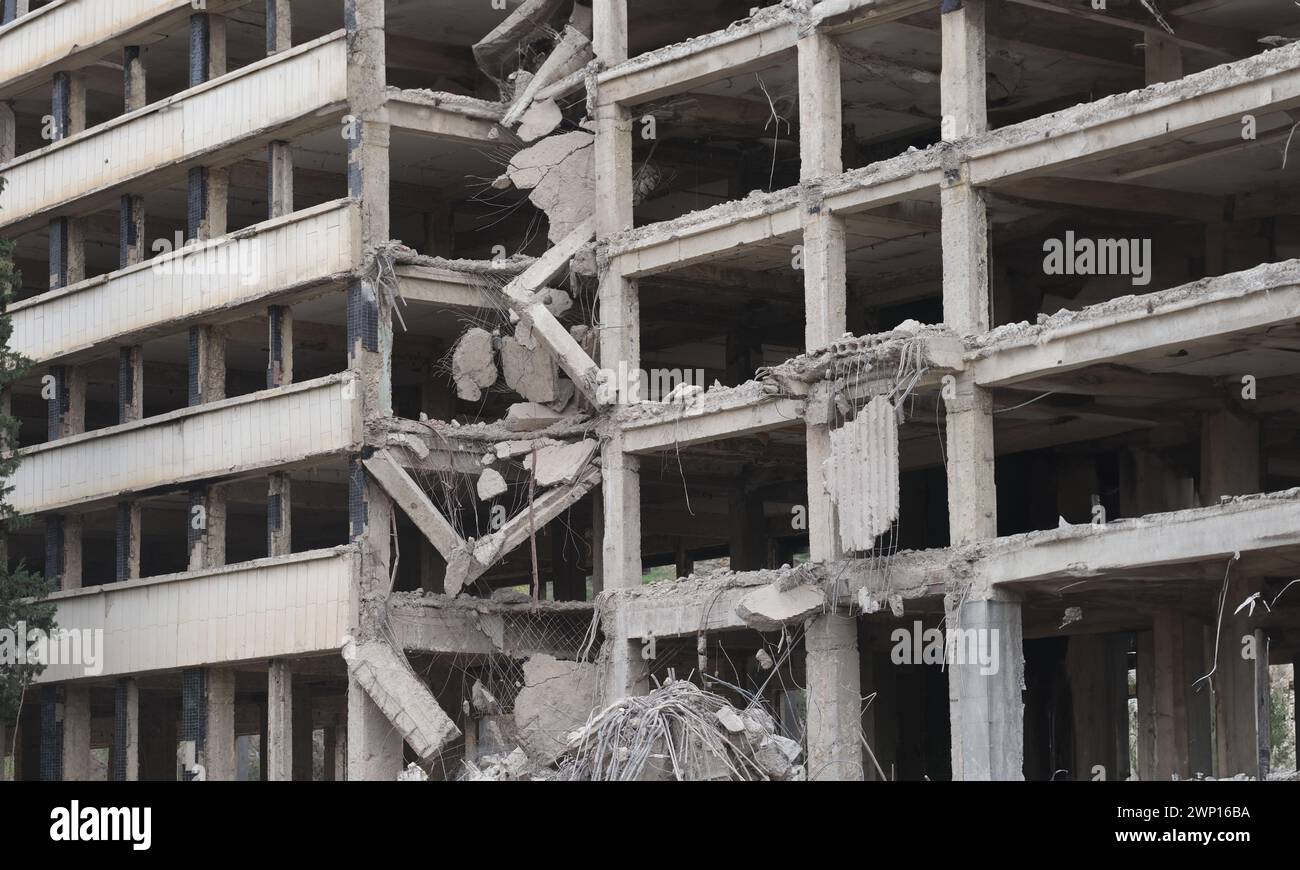 Debris and ruined building collapsed from earthquake Stock Photo - Alamy