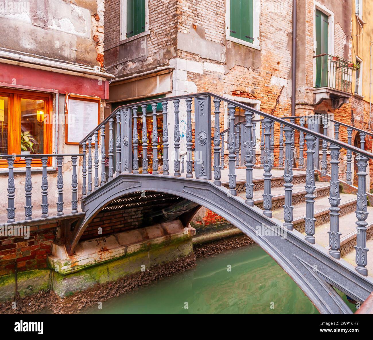 Canal and bridge venice hi-res stock photography and images - Alamy