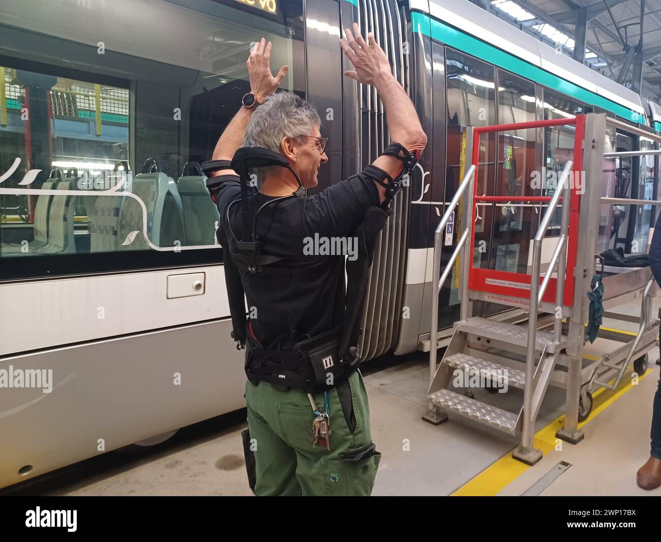 Exosquelettes maintenance ratp hi-res stock photography and images - Alamy