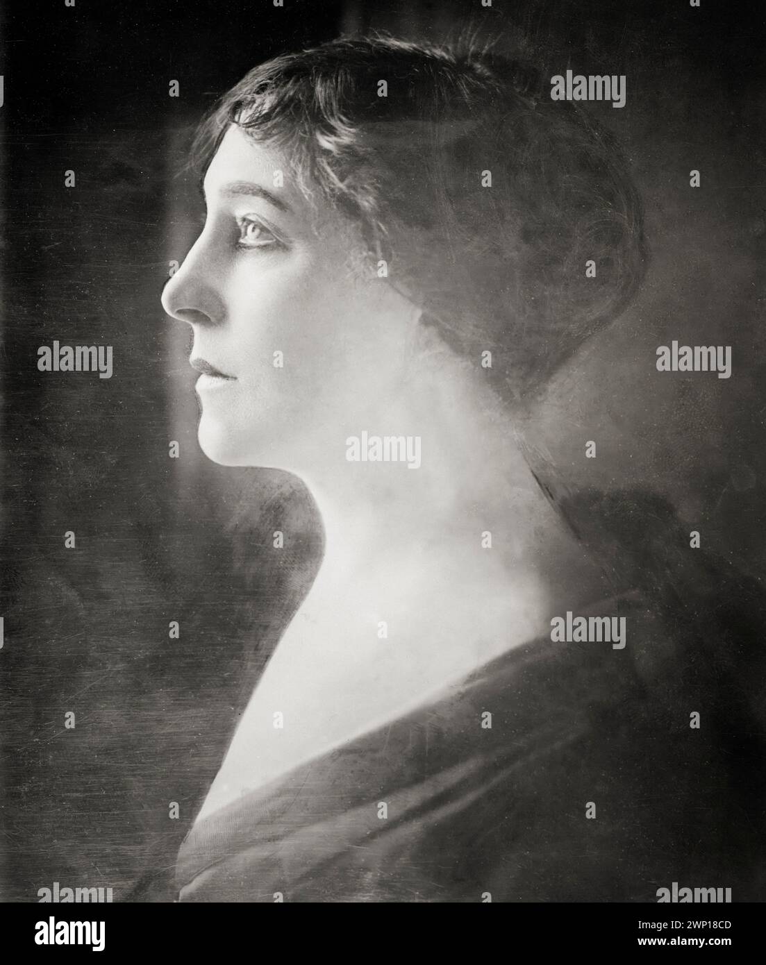 Lillie Langtry (1853-1929), British socialite, stage actress and producer, portrait photograph ...