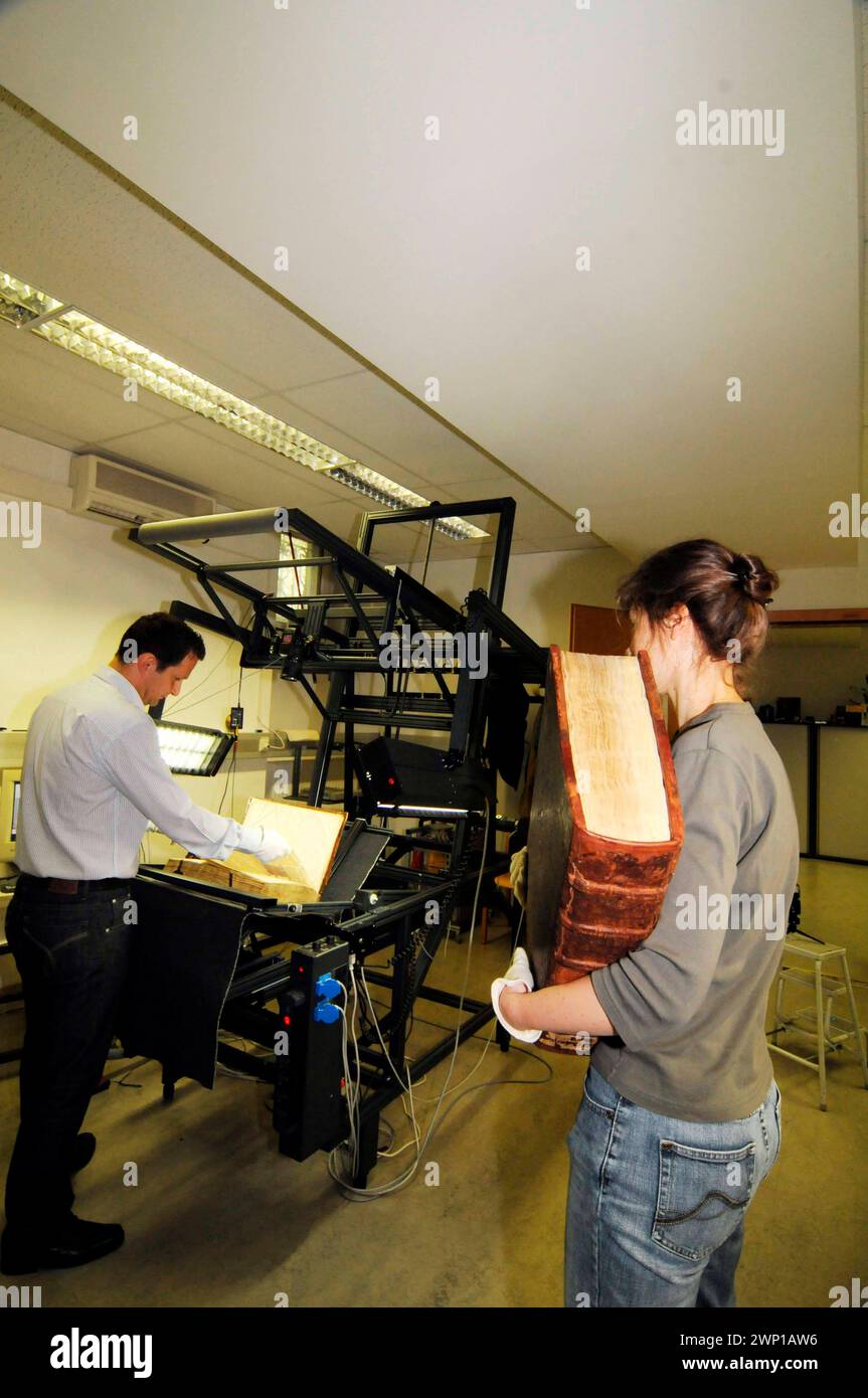 digitalisation of books, the scanning of books with a book scanner ...
