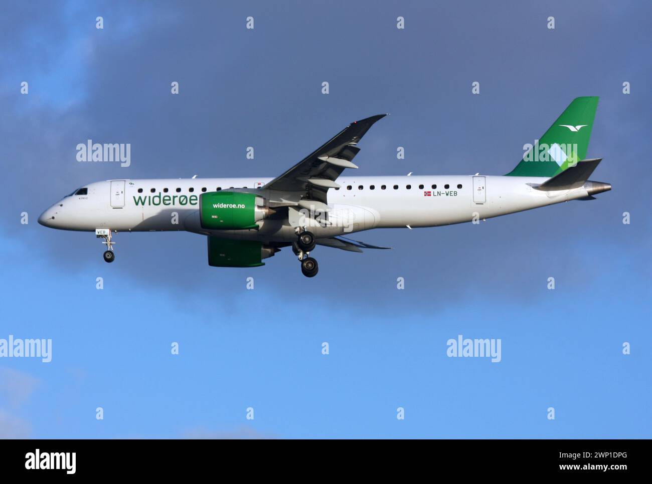 Wideroe embraer hi-res stock photography and images - Alamy