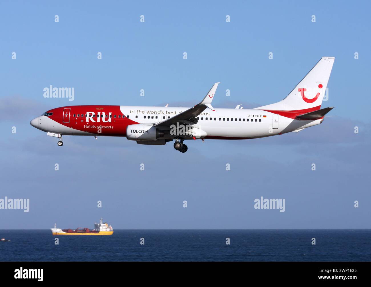 A Boeing 737-800 of TUI in a special scheme advertising RIU Hotels ...