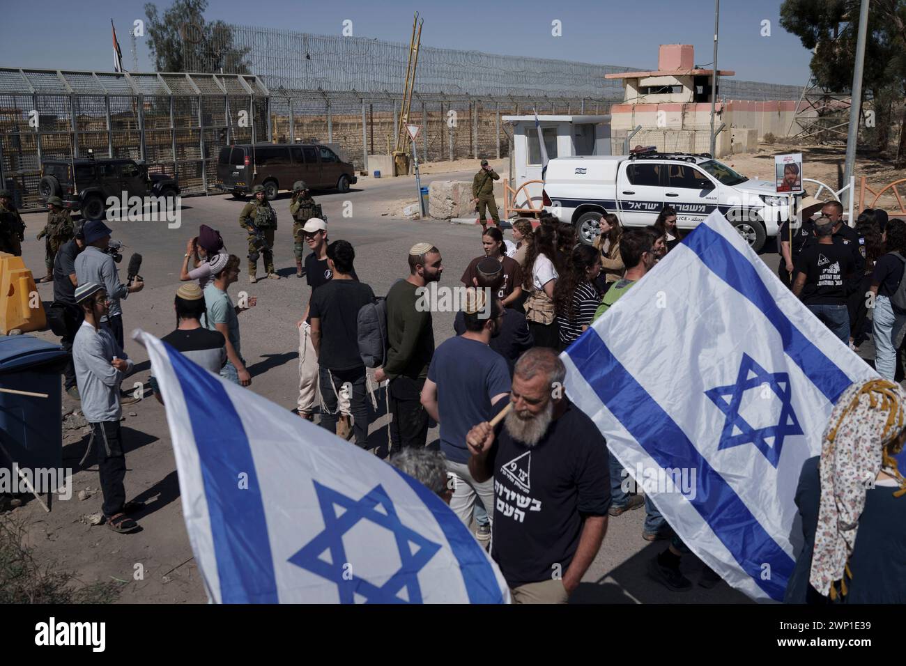 People gather at Israel's Nitzana border crossing with Egypt in ...